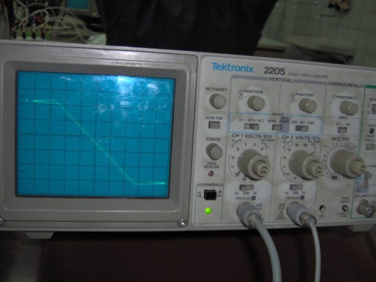 Pengertian Osiloskop | Alat Ukur Elektronika yang Mahal Harganya